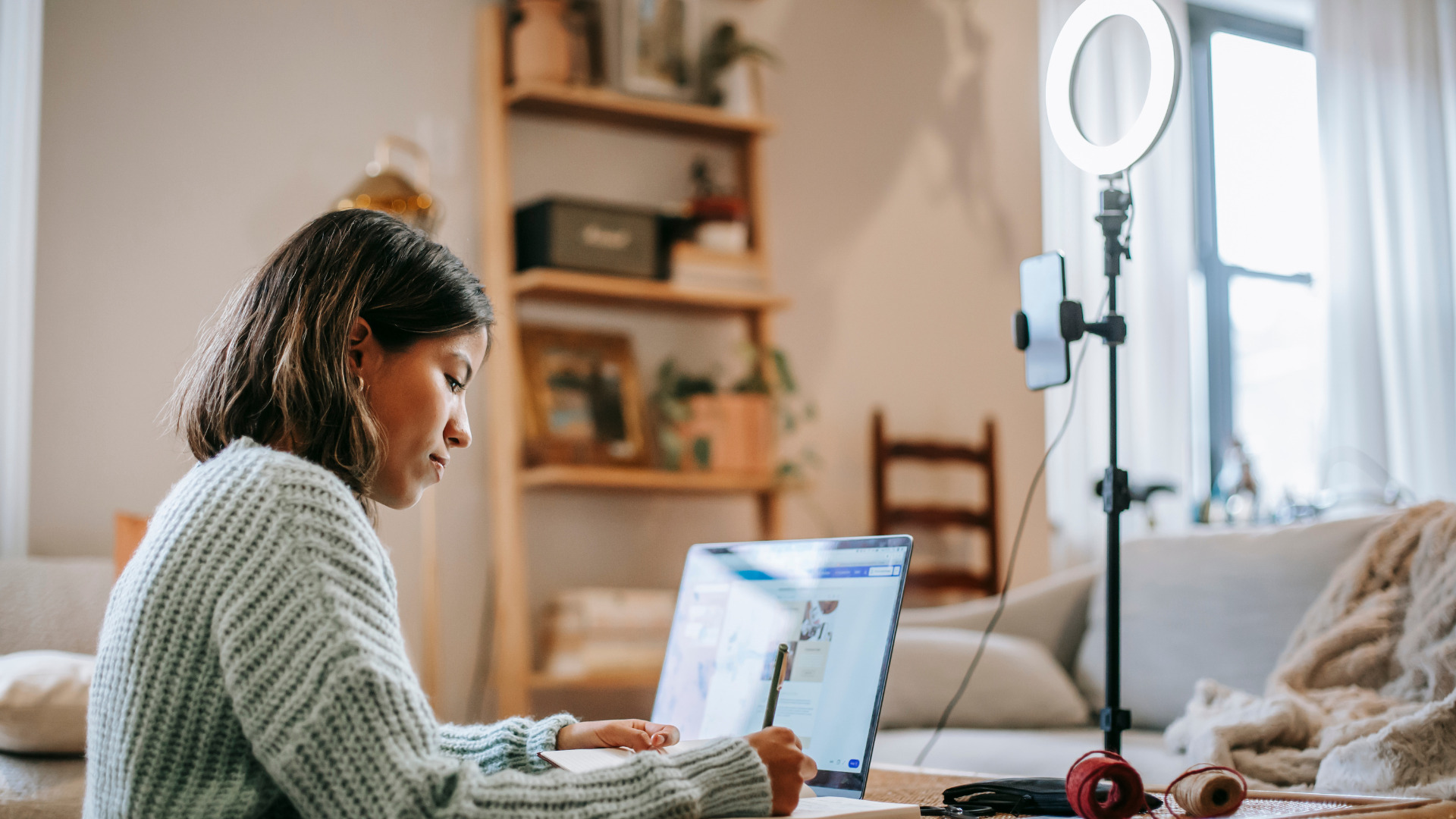 6 Things that Make Your Social Media Post Interesting - The One Liner