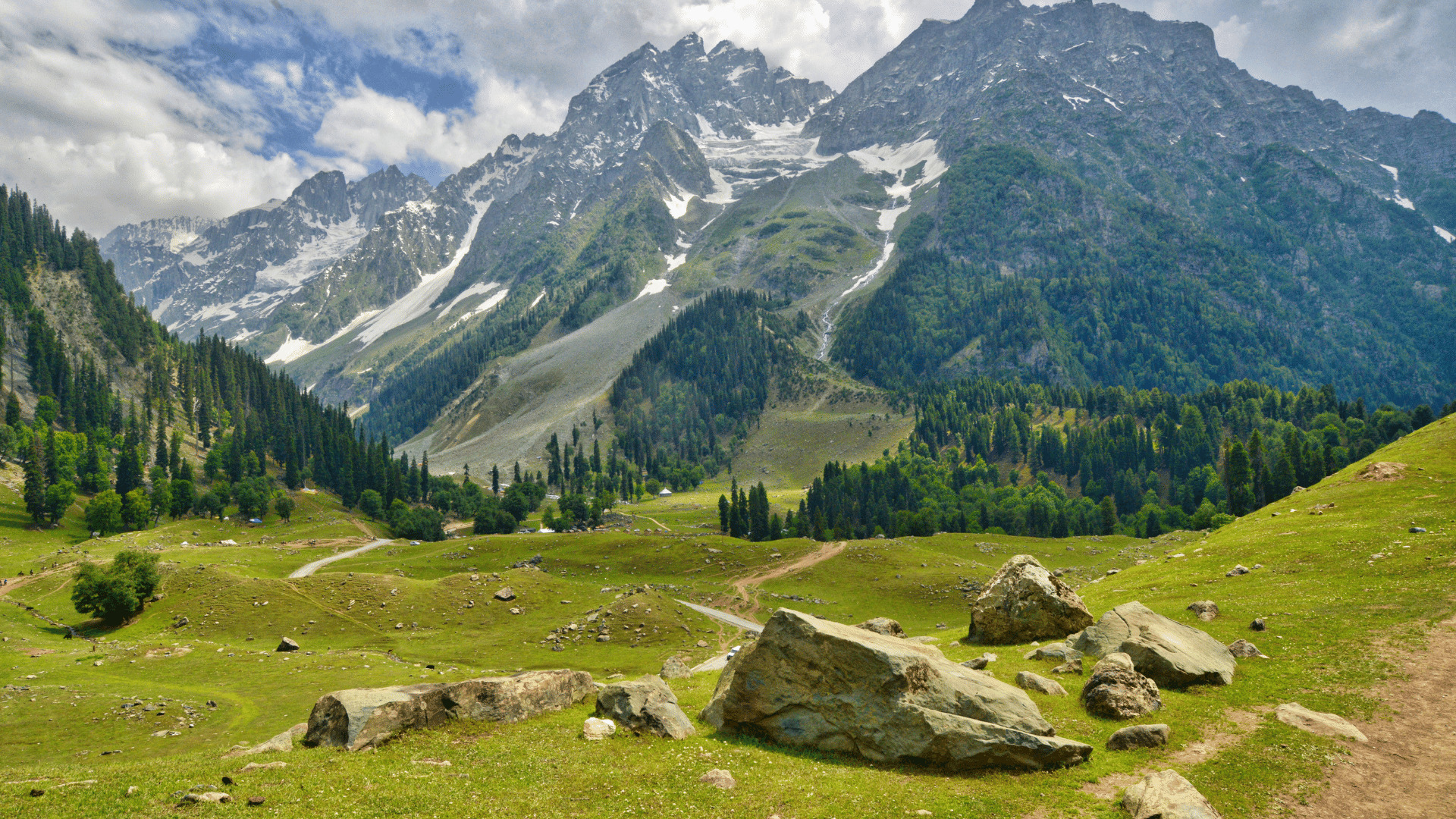 Discover 10 Enchanting Charms of Kashmir (A Travel Guide) - The One Liner